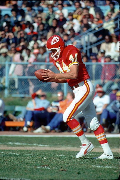 PUNTER JERREL WILSON Of The Kansas City Chiefs Punts Nfl 1977 OLD PHOTO ...