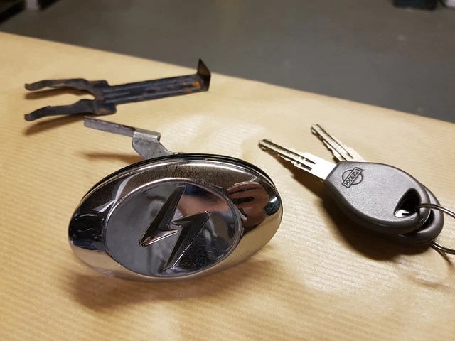 NISSAN S13 PS13 Silvia 240sx Boot Trunk Lock Oval Emblem Jdm Rare £195. ...