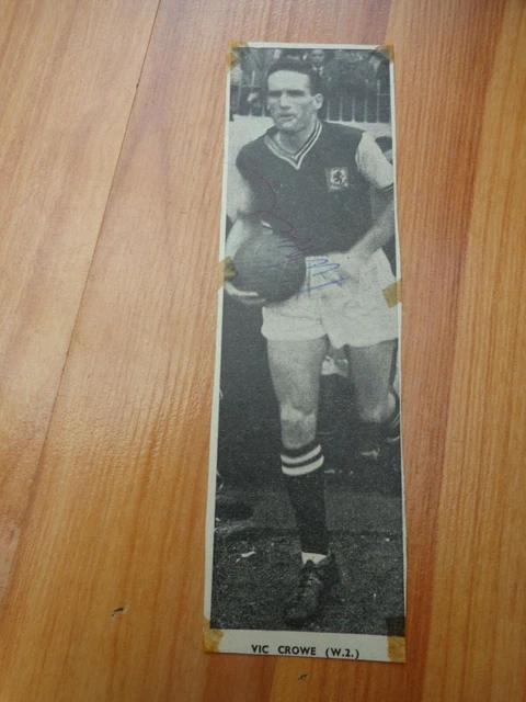 VIC CROWE ORIGINAL Signé Aston Villa 50S Football Journal Découpe Photo ...