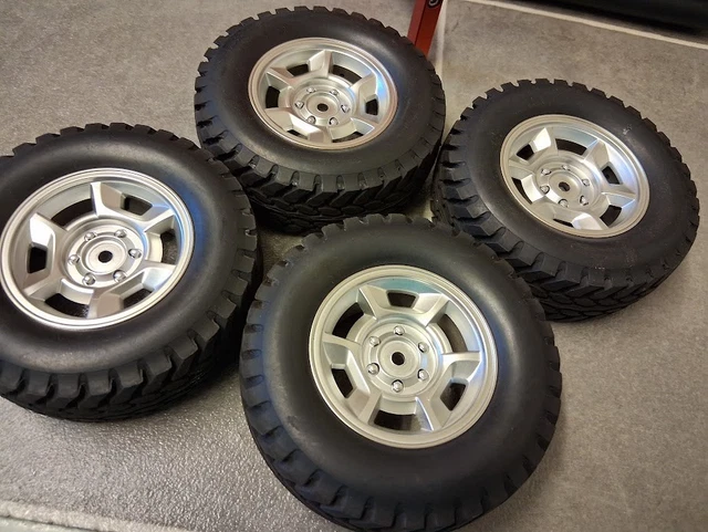 TAMIYA 1/10 RC Land Rover Wheels and Tyres with Tyre Rack - Unused £8. ...