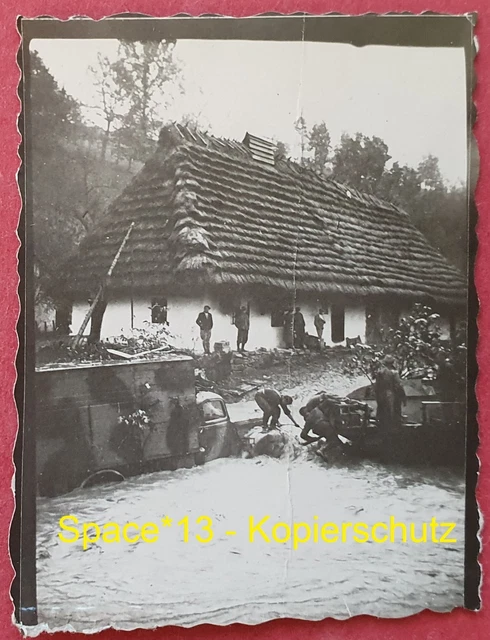 FOTO LASTWAGEN WIRD aus Schlamm gezogen Ostfront 1944 Wehrmacht LKW ...