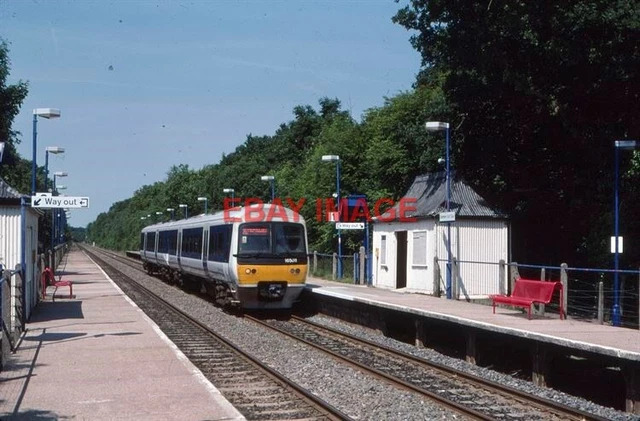 ORIGINAL 35MM SLIDE CLASS 165 UNIT 165011 AT DENHAM GOLF CLUB STATION £ ...
