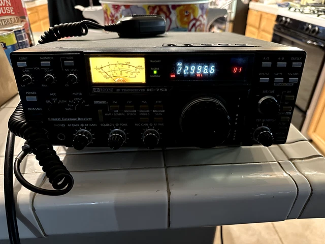 ICOM IC-751 HAM Radio Transceiver AM/FM/SSB/CW/RTTY EUR 318,27 ...