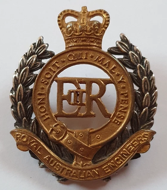 ROYAL AUSTRALIAN ENGINEERS Metal Officers Cap Badge - Lugs to Rear K.G ...