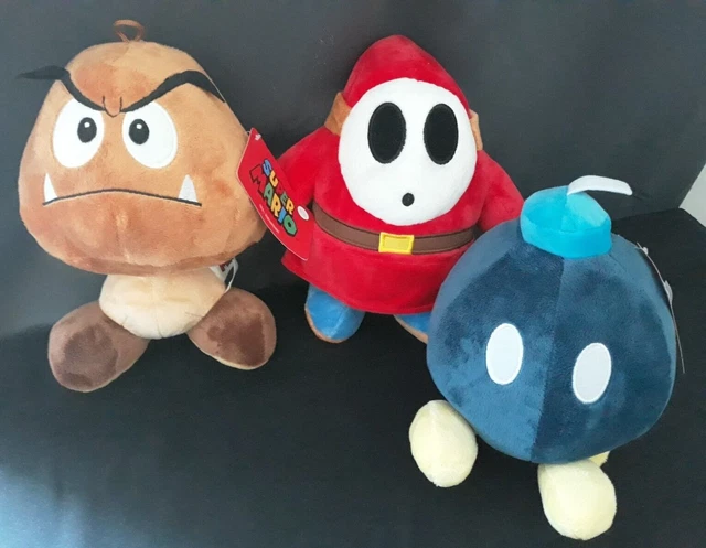 SUPER MARIO BROS. Peluche Baddies - Goomba, Bomb-Omb et Shy Guy ...
