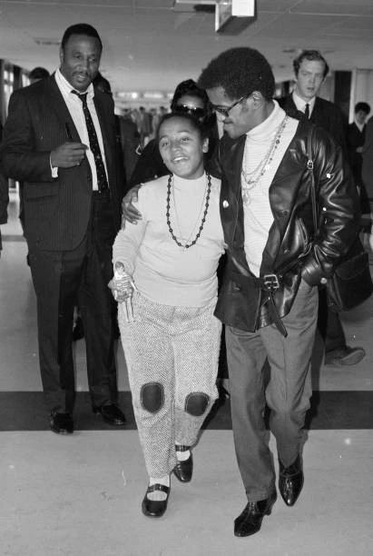 SAMMY DAVIS JNR arriving at Heathrow with Egey Rhodes the daug- 1968 ...