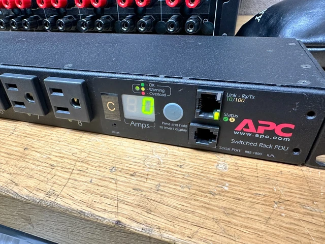 APC AP7900 SWITCHED RACK PDU POWER DISTRIBUTION UNIT 15A 120V 8 outlet ...