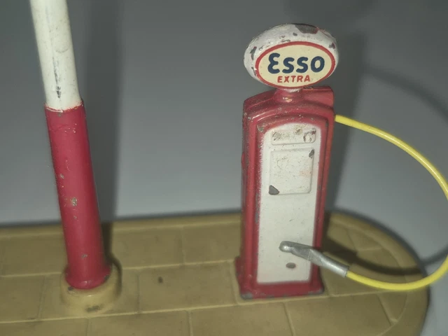 DINKY TOYS MECCANNO Esso Gas Station Miniature Island Sign And Gas ...