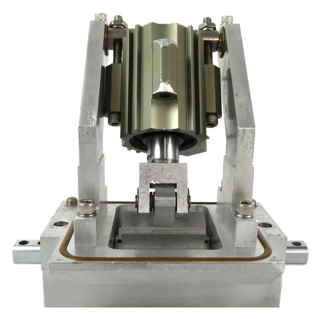 AMAT APPLIED MATERIALS 0010-70029 CVD Chamber Slit Valve P5000 Dented ...