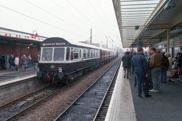 5 ORIGINAL 35MM negatives, 71000 & Queen of Scots train at Ely £1.50 ...