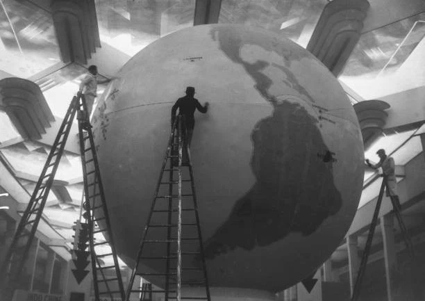 MOUNTING A GIANT world map exhibition overseas France Grand Palais ...