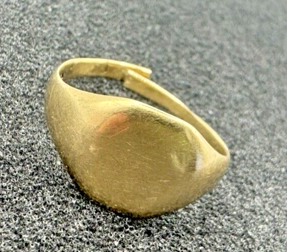 VINTAGE 9CT YELLOW Gold Signet Ring - Damaged - Sold as Scrap - 4g £102 ...