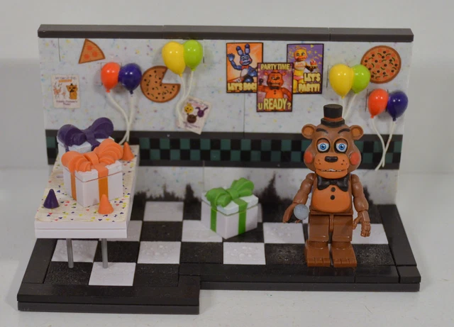 FNAF PARTY ROOM & Freddy Fazbear McFarlane 12692 Five Nights at Freddy ...