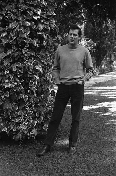 AMERICAN ACTOR TONY Curtis in Rome 1960s OLD PHOTO 1 £5.33 - PicClick UK