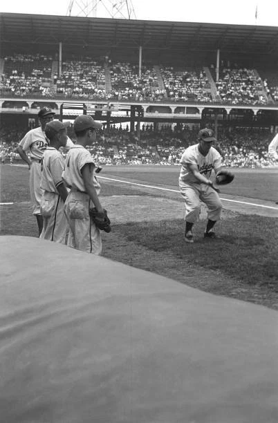 BROOKLYN DODGERS PEE Wee Reese On Field 1956 Old Baseball Photo $9.00 ...