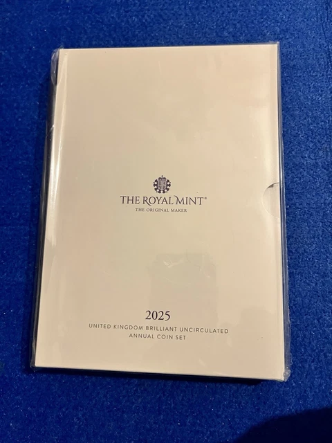 ROYAL MINT 2025 Definitive Annual Coin Set BUNC Inc Salmon 50p £52.68 ...