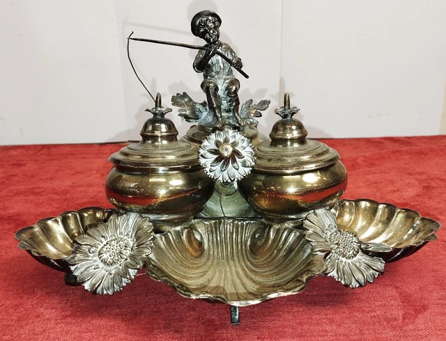 GRAND ENCRIER DE Table. Avec Cloche. Argent Ciselé. Espagne. Xixème ...