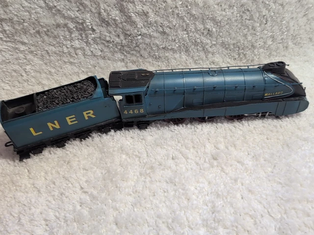 HORNBY LNER CLASS A4 4468 Mallard Die-Cast Steam Train Locomotive ...