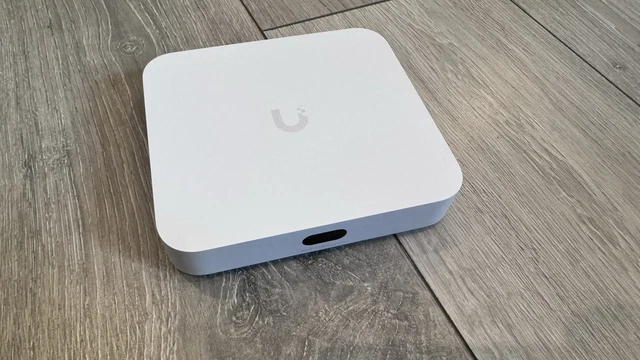 UBIQUITI UNIFI UCG-MAX-NS Cloud Gateway Max Router Firewall 5x2.5GbE £ ...