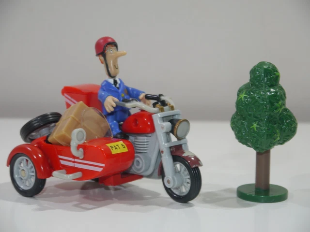 POSTMAN PAT BUNDLE SDS Motorbike with a Side Car Pat Motorbiker Figure ...
