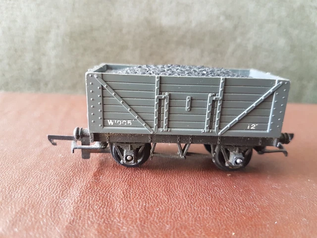 TRI-ANG R.10/13 12T 7 Plank Mineral Wagon with Coal load - Used EUR 14 ...