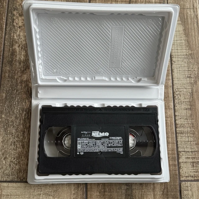 FINDING NEMO (VHS, 2001) Disney Pixar Movie With Clamshell Case £7.11 ...