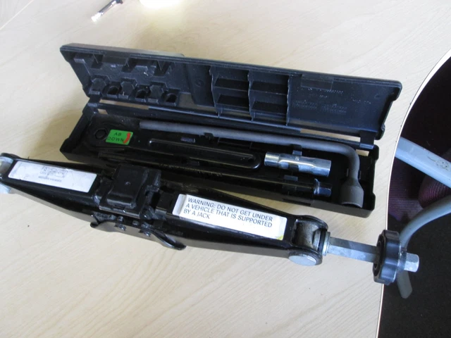 GENUINE MERCEDES SPRINTER Jack & Tool Kit / Vito / Viano A9105800000 ...