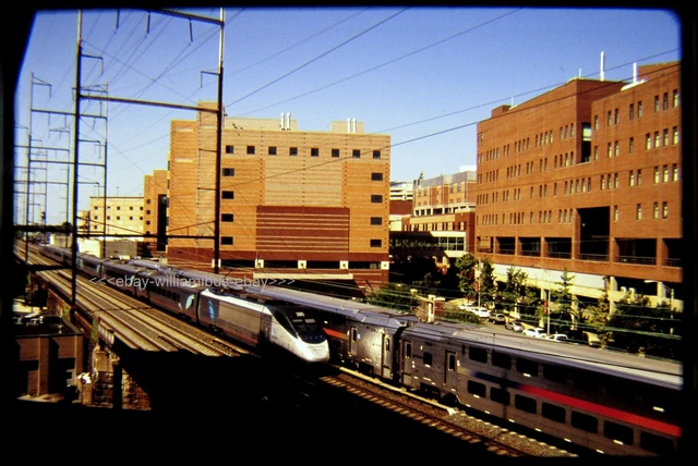 SCIVOLO FERROVIARIO AMTRAK AMT Acela passa NJT treno nuovo Brunswick NJ ...