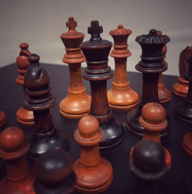 VINTAGE WOOD CHESS Pieces : Complete 32 Piece Set without board £30.00 ...