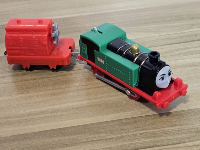 GINA TRACKMASTER THOMAS And Friends 2013 Motorised Train With Carriage ...