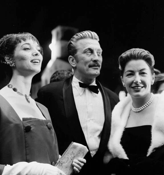 ACTOR KIRK DOUGLAS With Wife Anne Buydens And Elsa Martin 1 1958 Old ...