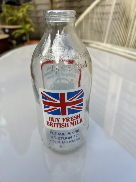 VINTAGE FRESH BRITISH Milk 1 Pint Bottle 1980s advertisement Vase 1980s ...