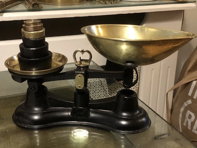 VINTAGE SALTERS NO 56 TRADITIONAL SCALES, BRASS PANS & FITTINGS WITH ...