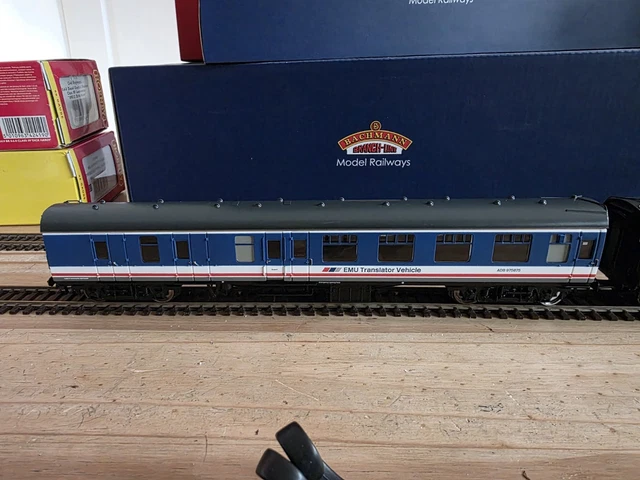 BACHMANN 39-001X OO Gauge Mk1 Coach Pack NSE EMU Translator Vehicle £83 ...