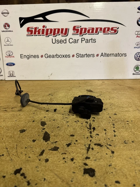 VOLKSWAGEN SCIROCCO FUEL Tank Flap Actuator Motor 2009 5N0810773F £15. ...