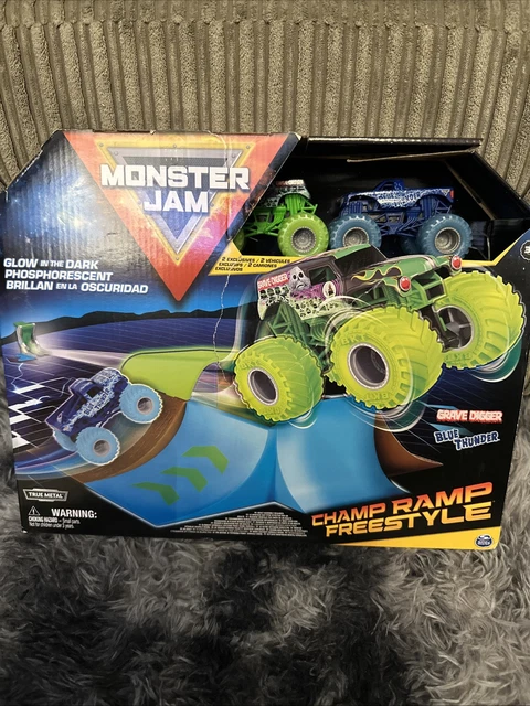 NEW OFFICIAL MONSTER Jam Champ Ramp Grave Digger Monster Truck 1:64 ...