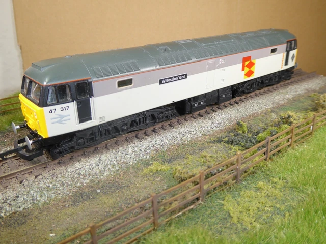 LIMA 00 GAUGE BR Class 47 Diesel Locomotive 47317 in Railfreight ...