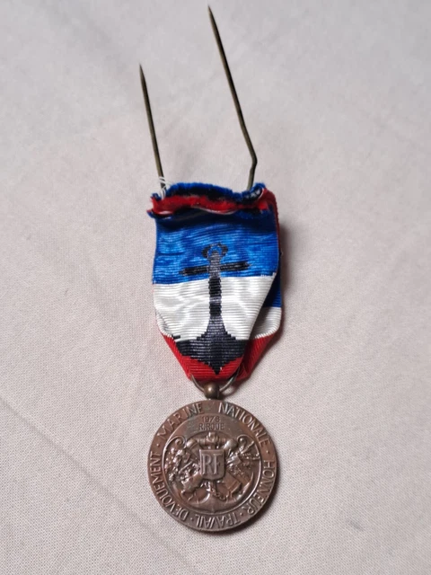 LOT DE 2 médailles militaires, Marine Nationale, Union Nationale Des ...