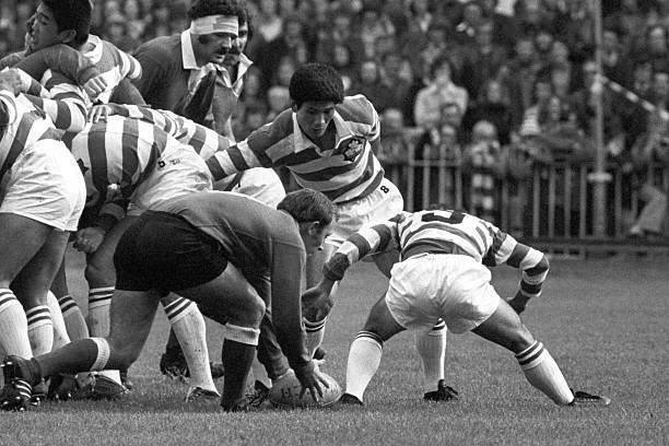 WALES SCRUM-HALF CLIVE Shell Clears The Ball 1973 Old Rugby Photo EUR 6 ...