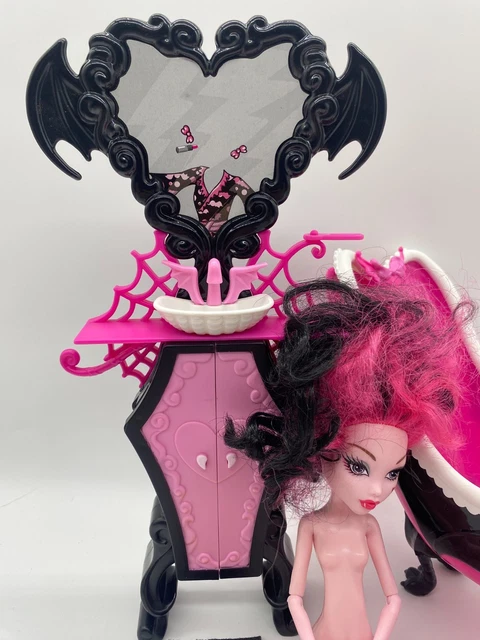 MONSTER HIGH DRACULAURA Powder Room Edition Doll Bathtub Sink Count ...