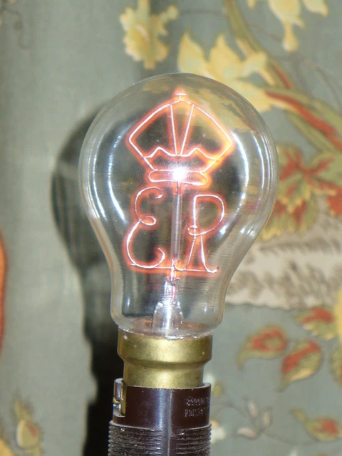 QUEEN ELIZABETH II CORONATION SOUVENIR LIGHT BULB 1953 good condition £ ...