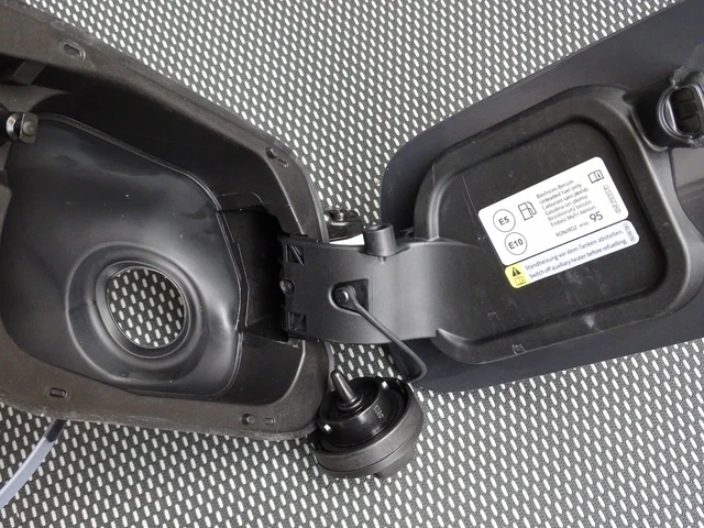 ORIGINAL VW TOURAN 5T ab 05/15- Tankklappe Tankdeckel LI7F Uranogrey ...