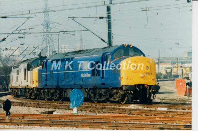 RAIL PHOTO CLASS 37 37371 37679 @ Stratford 4/4/96 work down coupled £1 ...
