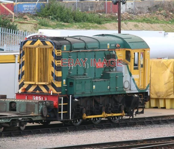 PHOTO FREIGHTLINER Class 08585 Vicky In Powerhaul Livery At Southampton ...