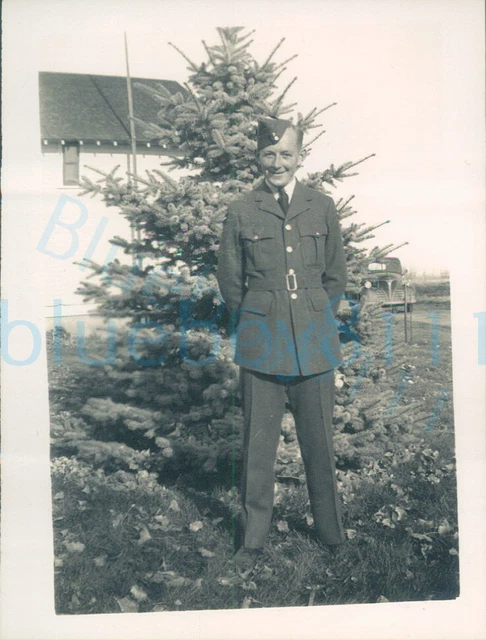 WW2 RAF AIRMAN Photo On leave Canada 1942 Robert Johnston at uncles £14 ...
