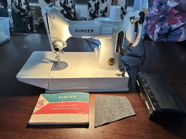 1960S SINGER WHITE Featherweight Sewing Machine 221K with Black Case ...