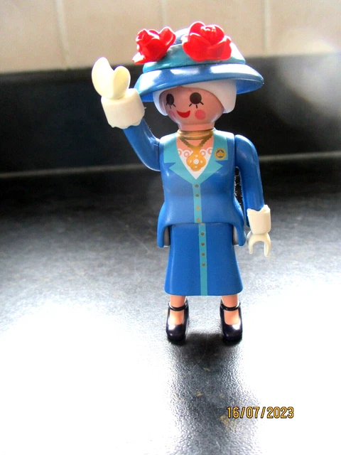 PLAYMOBIL QUEEN MOTHER figure - see photos for actual figure / content ...
