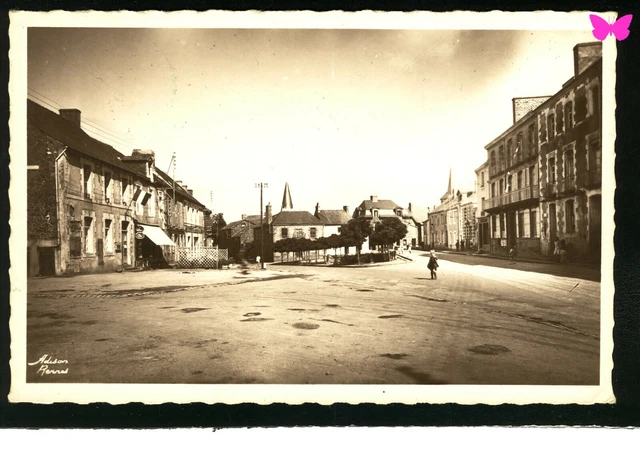 CARTE POSTALE 35 - HEDE-BAZOUGES - La Place et la Mairie EUR 1,50 - PicClick FR