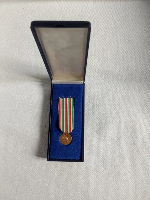 MEDAGLIA D'ORO COMMEMORATIVA 50° ANNIVERSARIO DELLA VITTORIA 1’ Guerra ...