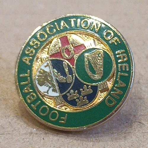 SPILLA PINS DISTINTIVO Stemma Simbolo Badge Logo Crest Football Ass ...